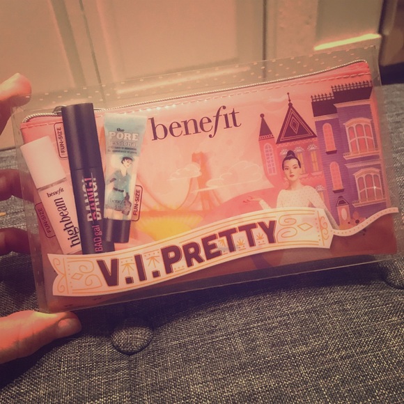 Benefit | Makeup | Nwt Benefit Vi Pretty Fun Size Set And Bag | Poshmark
